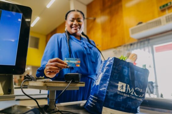 Cards - Maduro & Curiel’s Bank